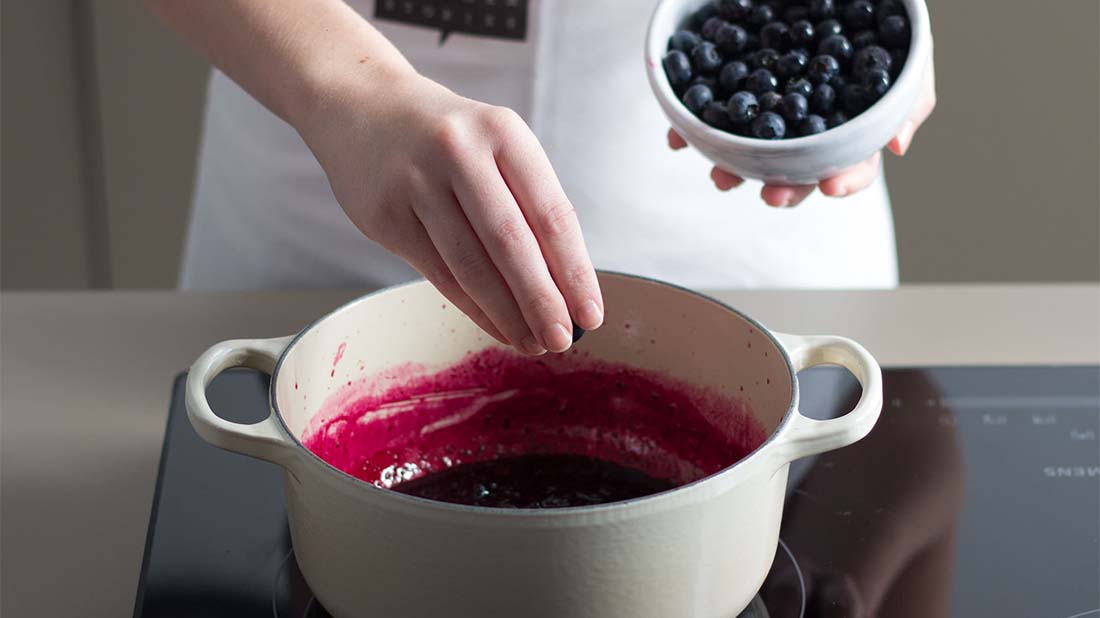 Comment enlever une tache de myrtille ? Tuto vidéo | La Belle Adresse